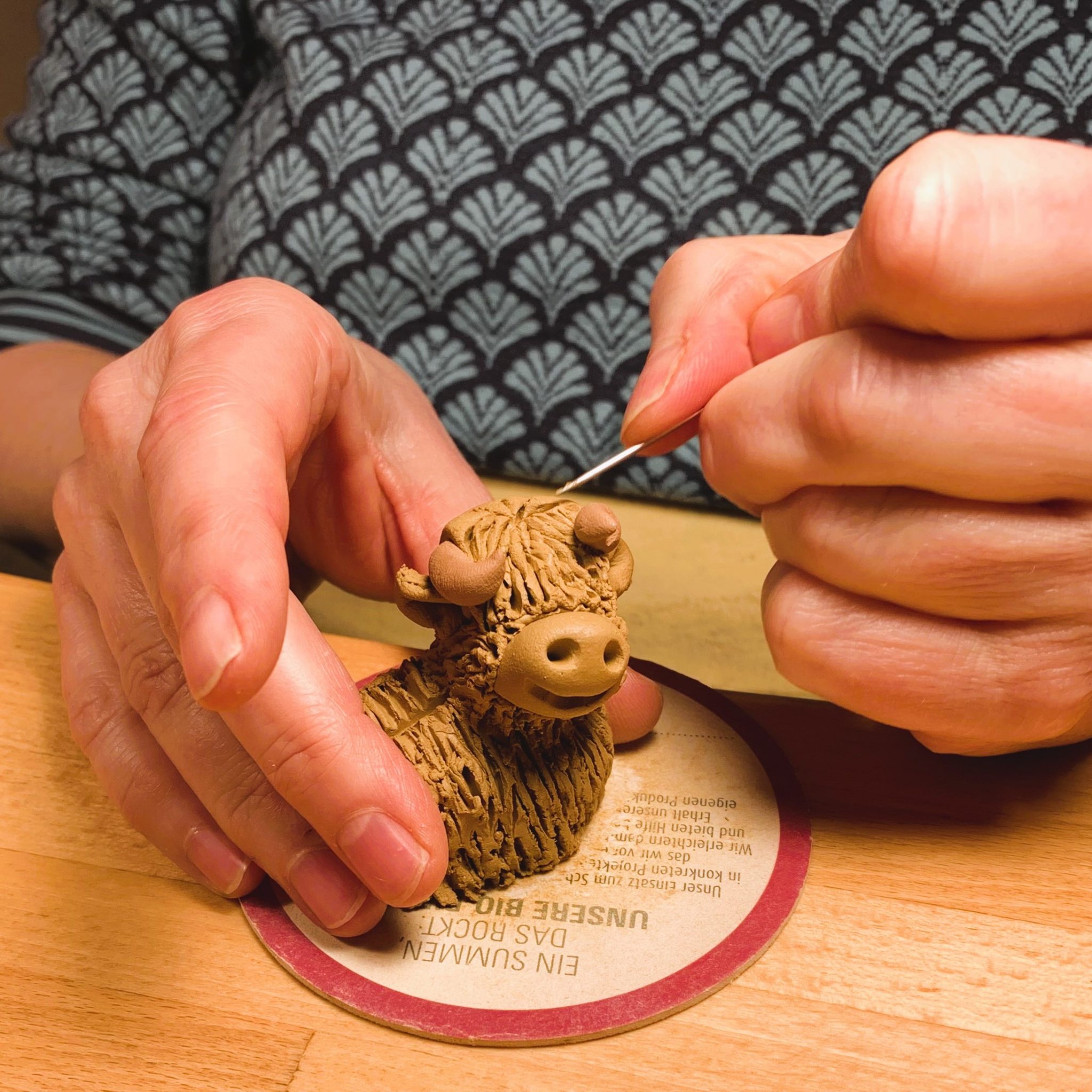 Handgemachte Figuren aus Ton – Claudia Lenckowski