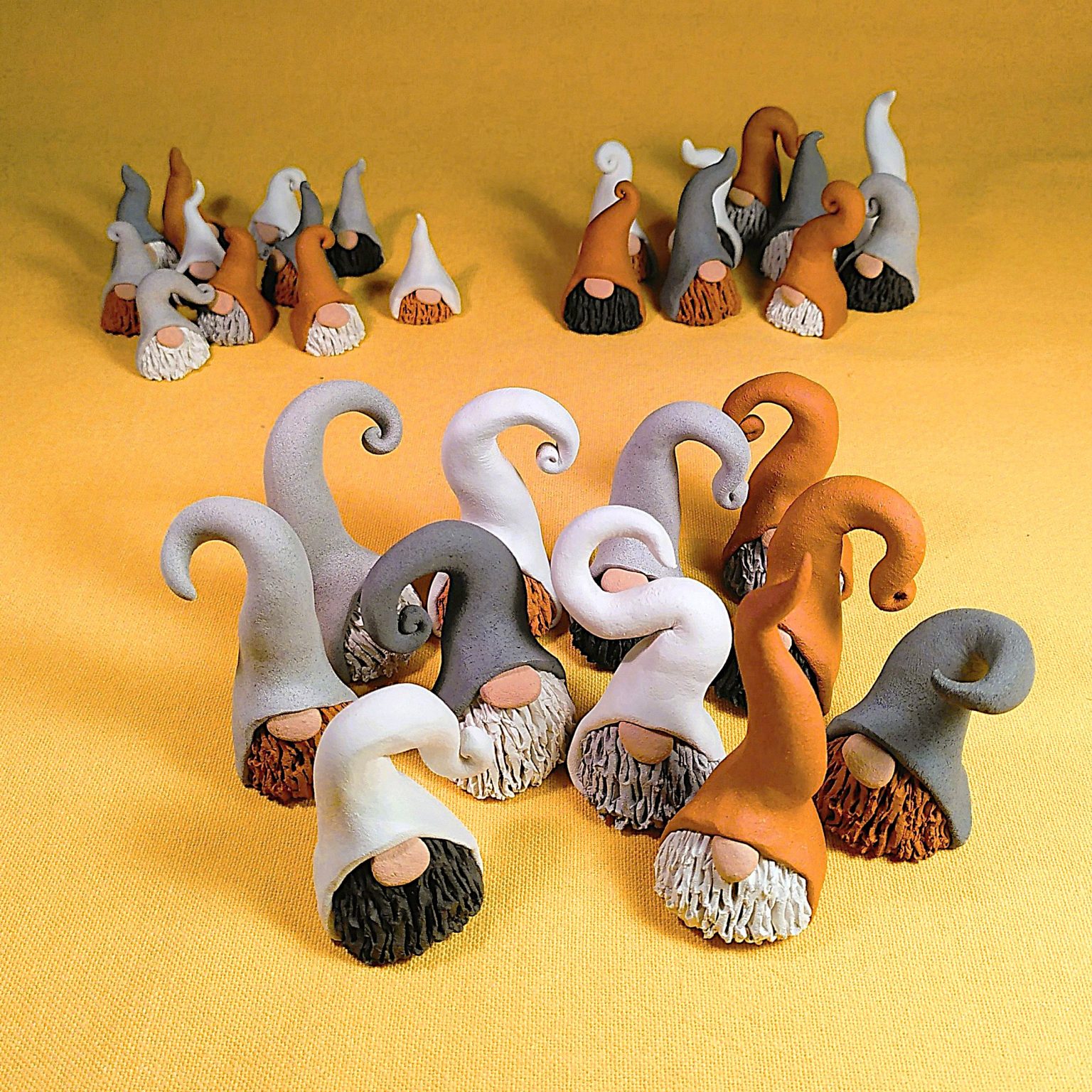 Handgemachte Figuren aus Ton – Claudia Lenckowski